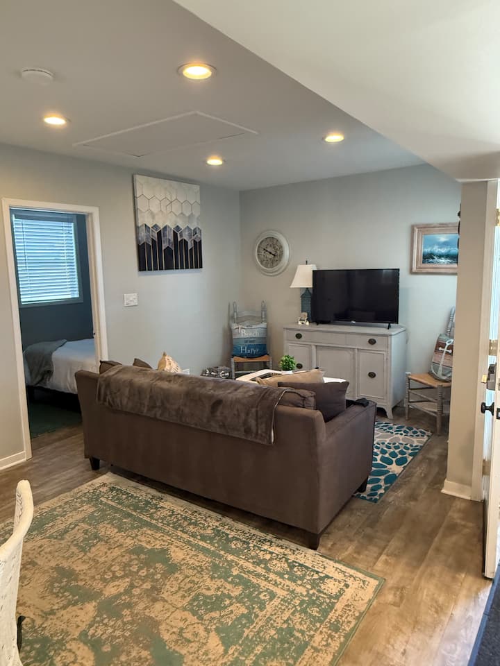 Lakeside Getaway 1 Bedroom - Fox Lake, IL