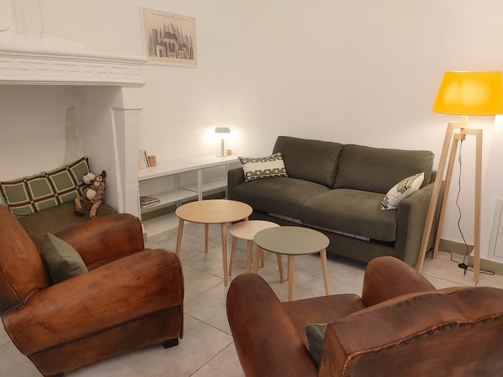 Le Logis Du Centre Historique, Calme Et Central - Arles