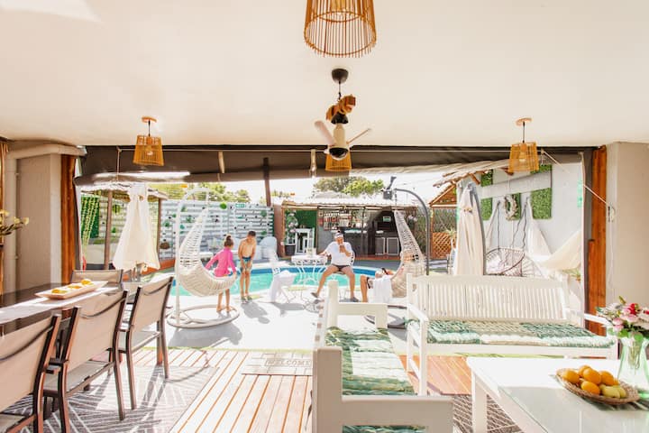 Luxury Swimming And Jacuzzi By Caline Vip Mews - Cape Town