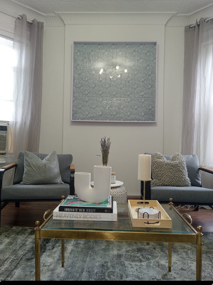 Luxurious Brownstone Apartment - 뉴어크
