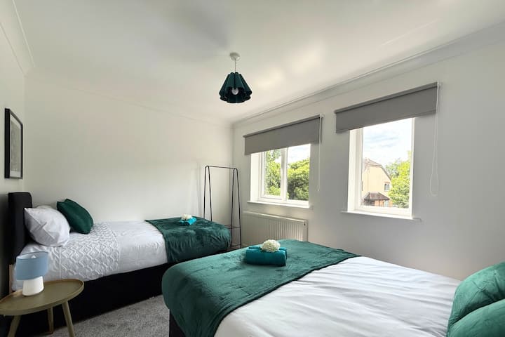 Modern 2-bed Home | Free Parking & Fast Wifi - Northampton