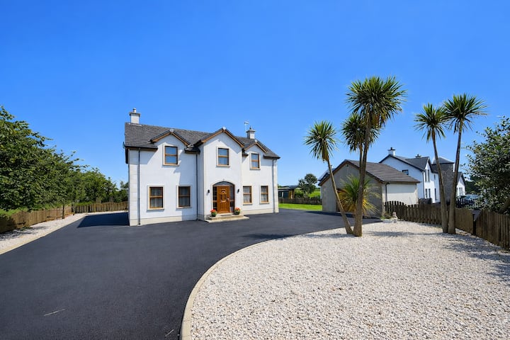Entire 5 Bedroom Home In Scenic North Antrim. - Ballycastle