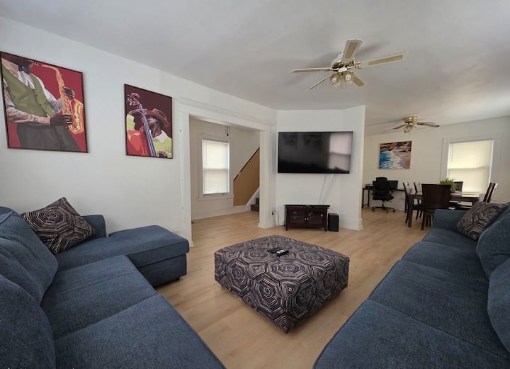 Rustic Family Retreat In Fleetwood, Ny - Great Neck, NY