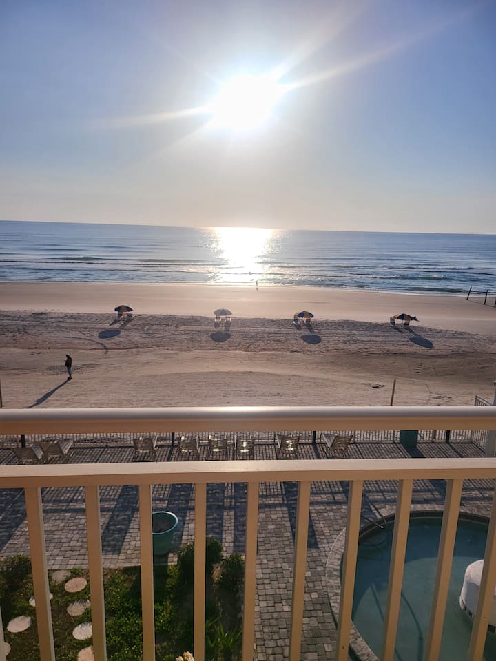 Beachfront Oasis 1bedroom 1bth Sleeps 4 - Daytona Beach, FL
