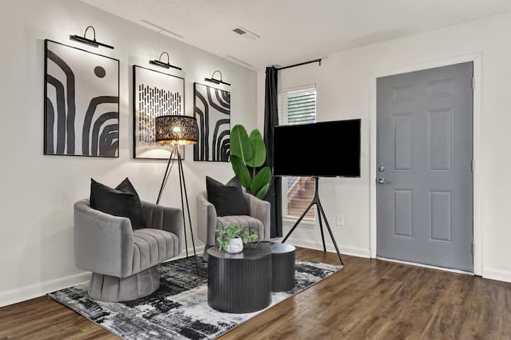 Mid-city Haven | Heart Of Hsv - Huntsville, AL