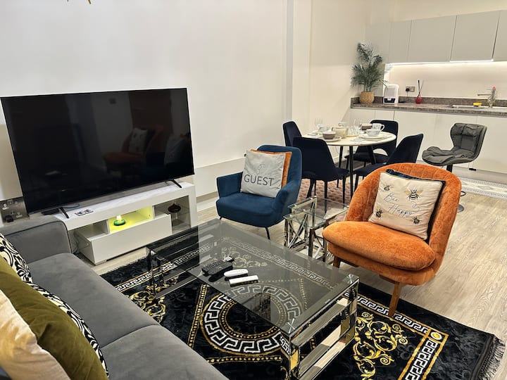 Mega7 Luxury Apartment-2bedrooms,2baths,3 Toilets - Manchester