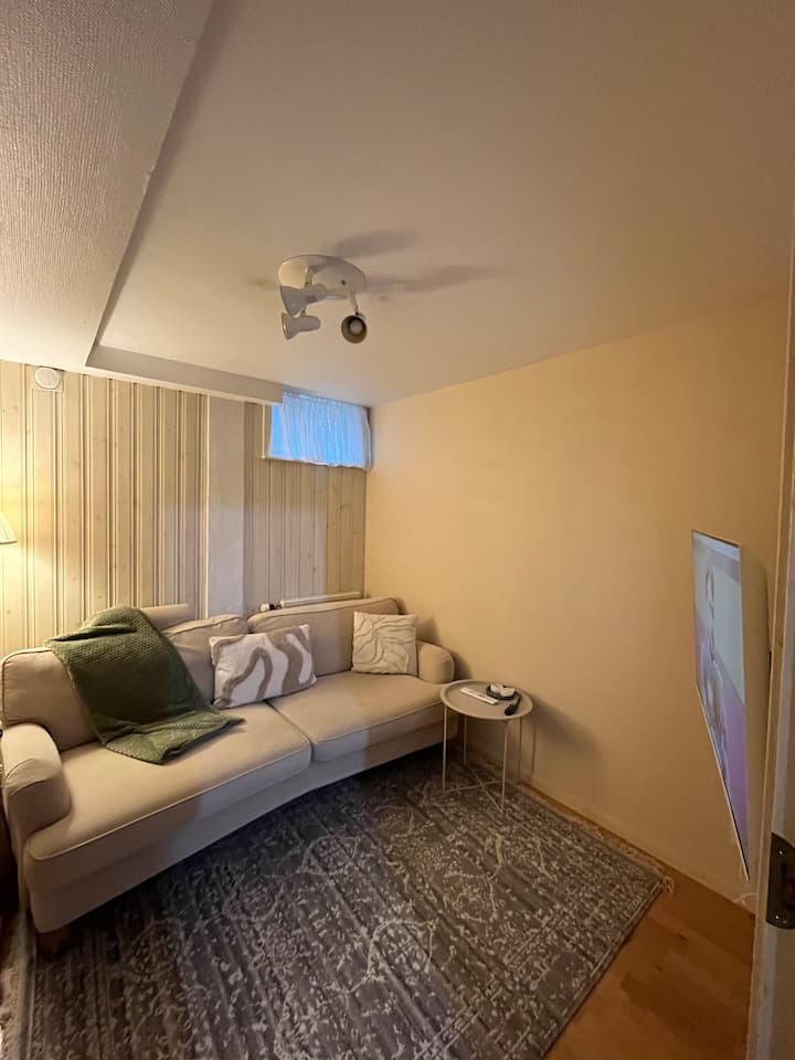 Lägenhet Nära Stockholmsmässan Och ÄLvsjö Pendel. - Stockholm