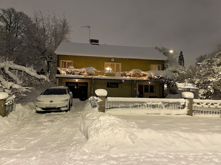 Lägenhet Nära Stockholmsmässan Och ÄLvsjö Pendel. - Stockholm