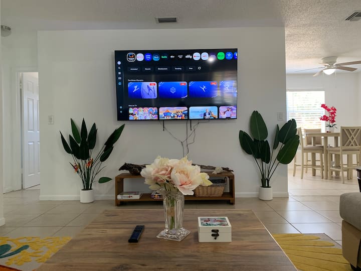 Florida Getaway! Near Beach, Golf, Dining, Skydive - Sebastian, FL