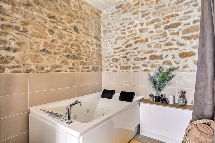 Jacuzzi Et Charme Pour 2 Dans La Ville - Nîmes