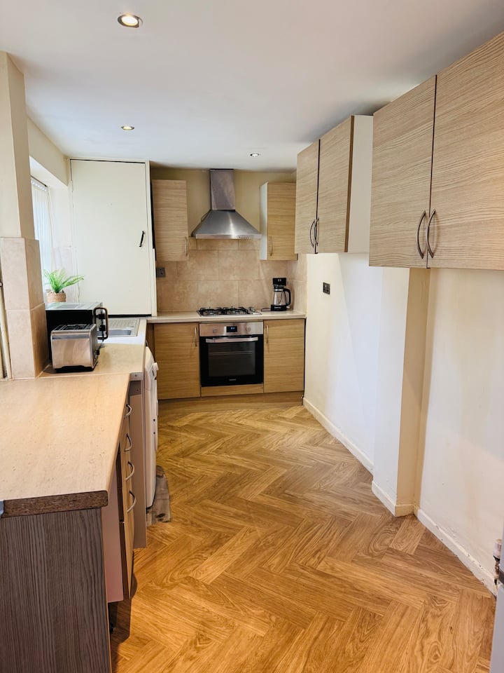 Home Away From Home In Salford - Manchester