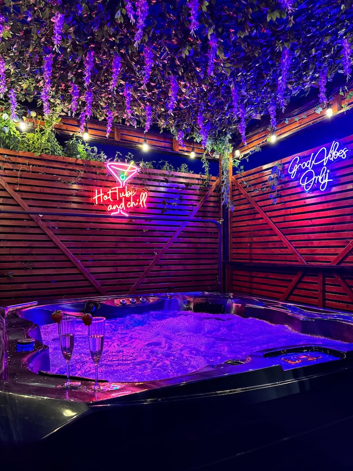 Luxury Escape Private Hot Tub – Sea & Welsh Views - Abergele