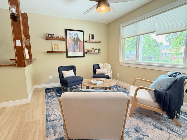 Longmont Home 3 Bed 2 Full Bath - Longmont, CO
