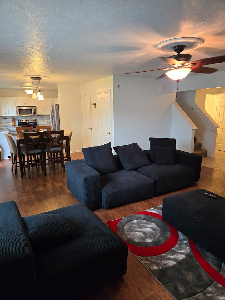 1 Room Royals Place - Avon, IN