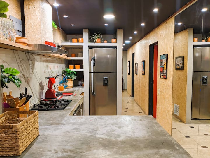 Vibrant Barrio 2bedroom, Remote Office & City View - Medellín