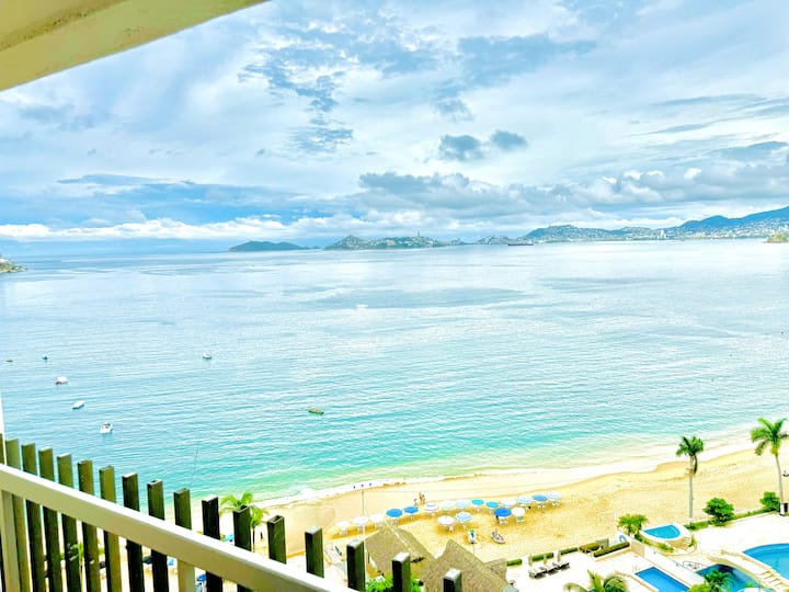 Chic Beach Condo In The Heart Of Acapulco - Acapulco