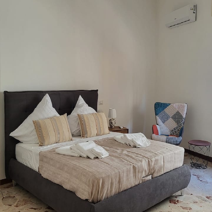 Große Neu Renovierte Ferienwohnung In Parabita - Parabita