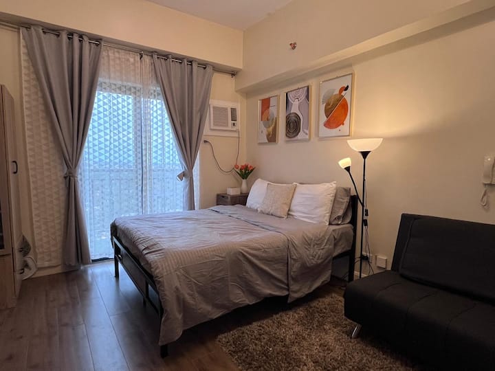 Grand Residences Studio W/ Balcony | Near It Park - Cebu City