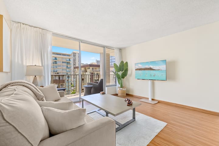 The Moku Hideaway Of Waikiki | 2br | Parking - Honolulu, HI