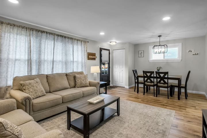 Charming Home 5 Min From Stadium - Hamburg, NY