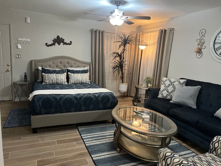 Modern 1br Retreat | Work Travel - Bakersfield, CA