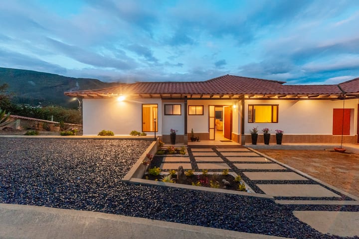 Hermosa Casa Nueva, Espectacular Vista - Villa de Leyva