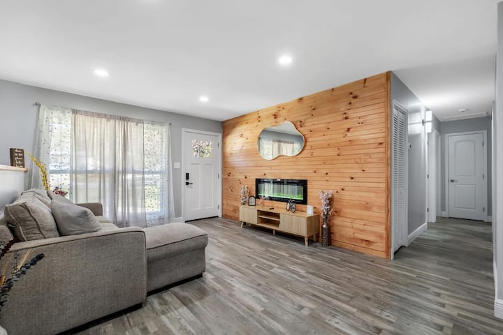 Cozy & Stylish Cottage Near Fsu - Tallahassee, FL