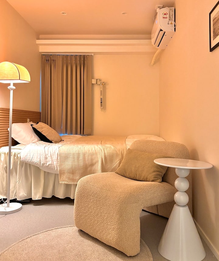 [신축2] 서울 도심 속 고요한 쉼표｜개별욕실+짐보관 Ok - Seoul