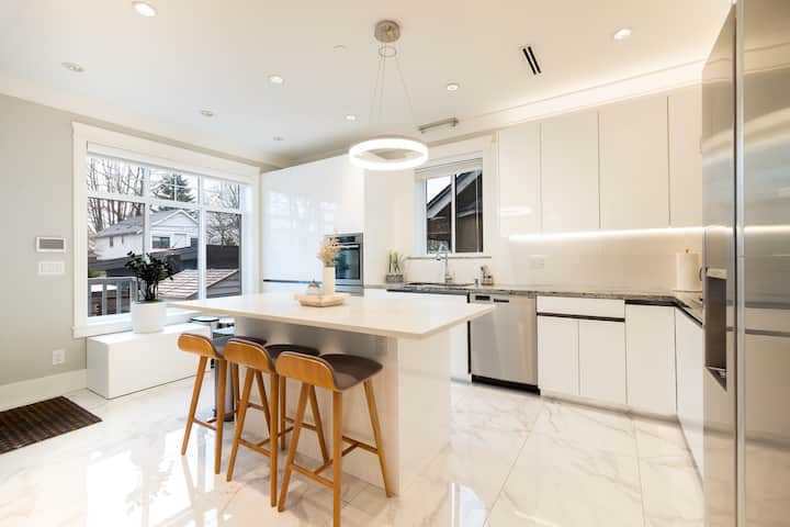 Modern Living In Central East Vancouver - Burnaby