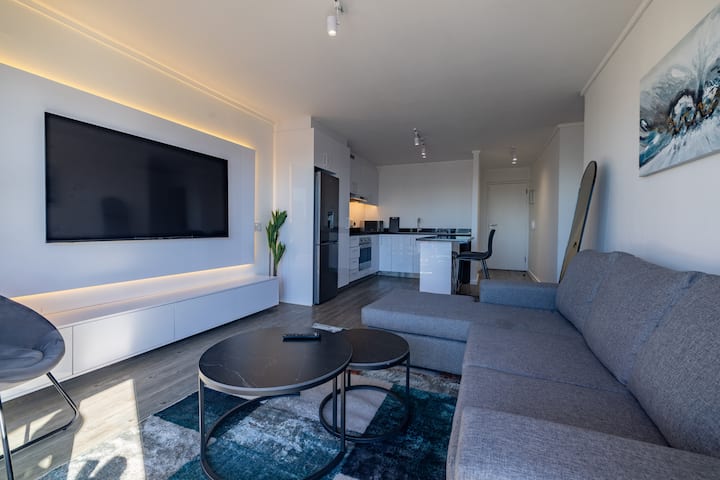 Luxury Castle Rock Apartment - Camps Bay