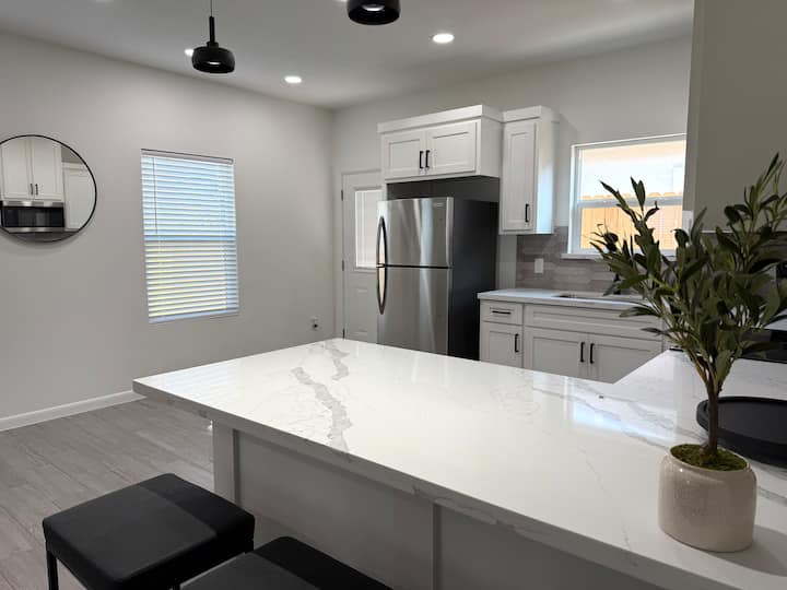 Grey Lux Reserve - McAllen, TX