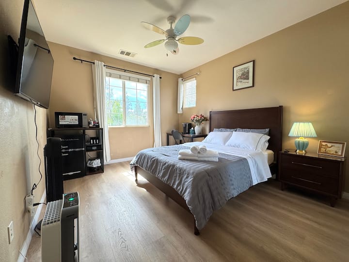 Rm 203 | Shared Bath | 2nd Fl | Near Hwy & Ont - Fontana, CA