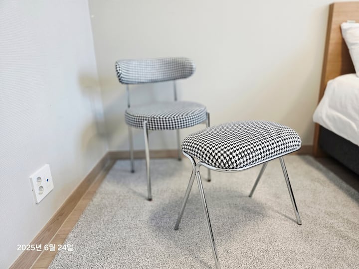 #석양지는바다뷰 . #쾌적하고 넒은객실,#장박할인#초깔끔#에이스침대 - Incheon