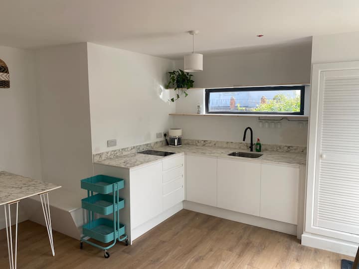 Location Location Location. Central Mumbles Annex - The Mumbles