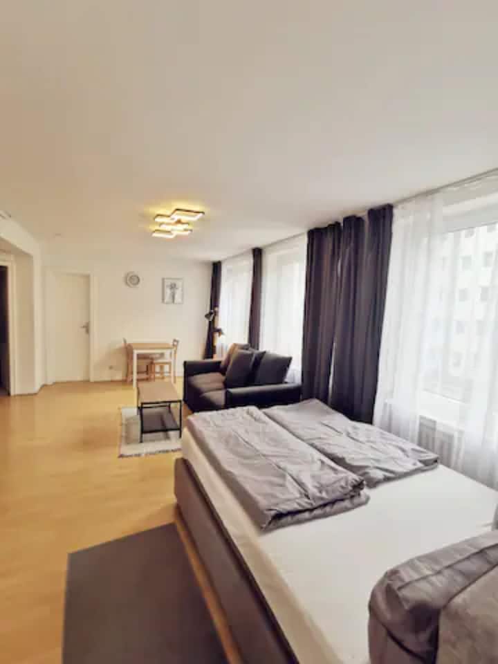 Lovely Apartment In Prime Location! - Düsseldorf