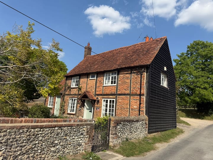 Pretty 2 Bedroom Cottage In Skirmett With Parking - Marlow