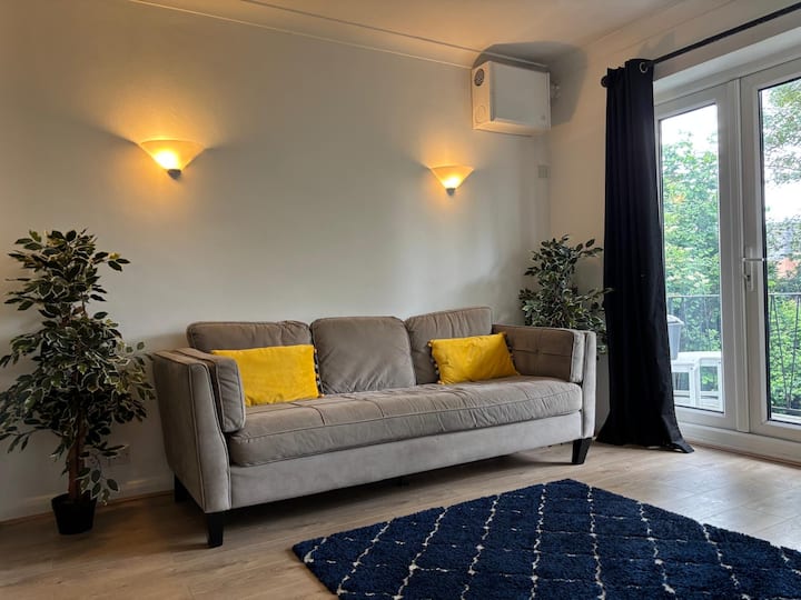 Delightful First Floor Flat - 브렌트우드