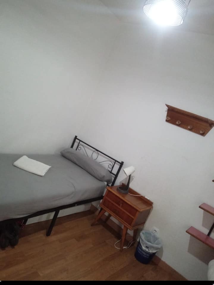 Habitación Interior Y Cocina - Valladolid, España