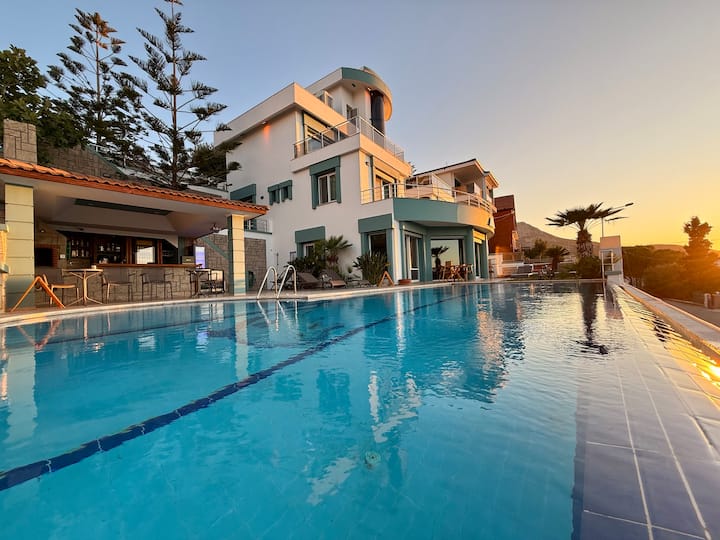 Miromara Hotel Pool Bar Karaburun - Karaburun