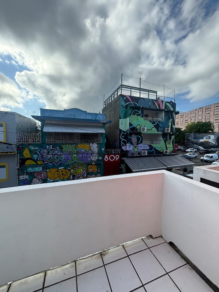 Ac I Hidden Gem I Balcony I @ Urban Art District - San Juan