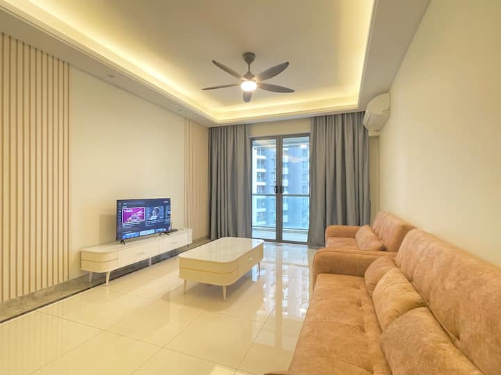 R&f Pool View Creamy Style 3br 4-14pax - Bukit Batok