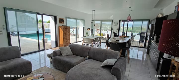 La Velaysienne
5 éToiles
Piscine, Jacuzzi, Sauna - Brives-Charensac