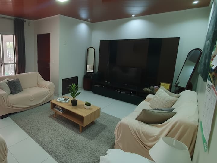 Andar Térreo - Casa Próxima Da Basílica Santuário. - Belém