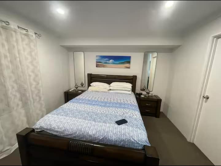 Master Bedroom In Maylands - Ascot