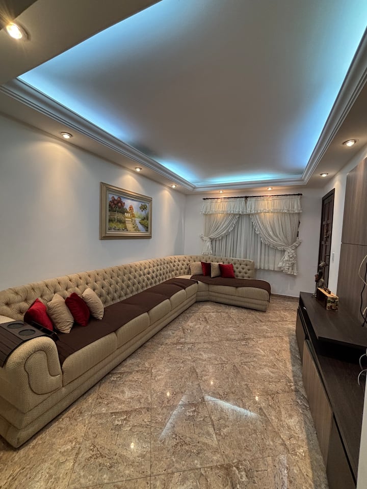 Casa Confortável 3 Quartos: Churrasq/hidro/garagem - Curitiba