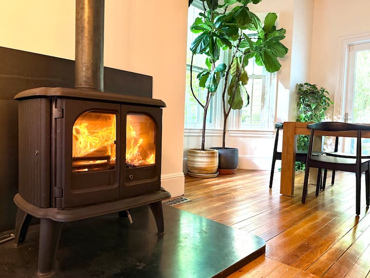 The English House: Historic Victorian Boston Stay - Boston, MA