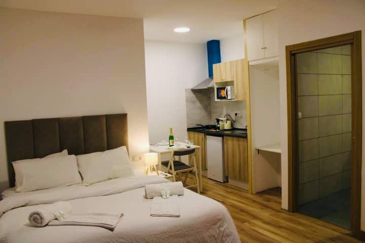 201~new Established Wi-fi~ac~kitchen~private Bath - Madrid