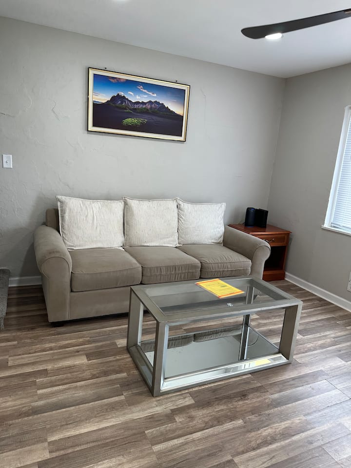 Town House Columbus Ohio (1212) - Columbus, OH