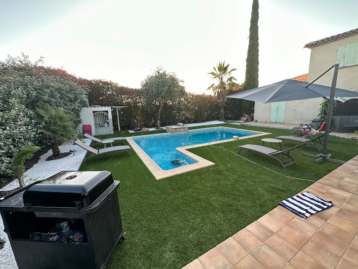 Villa Spacieuse Avec Piscine - Fréjus