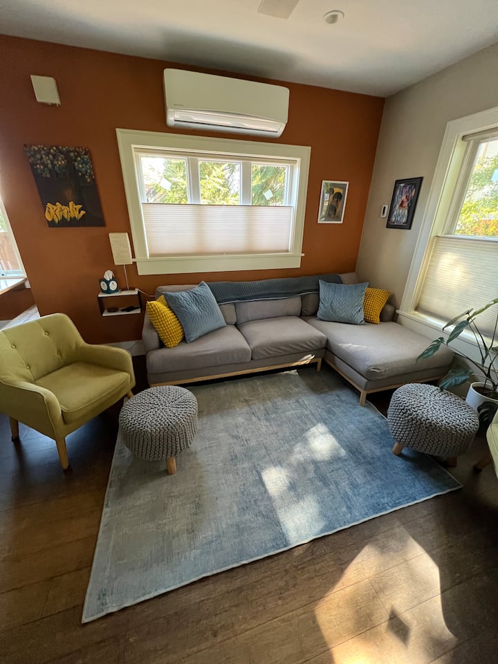Super Cute Broadview Cottage - Seattle, WA